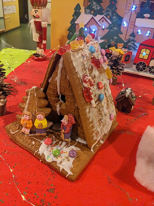 ILL-eV.: Knusper Knusper Knäuschen... Wer knabbert an mein Häuschen?